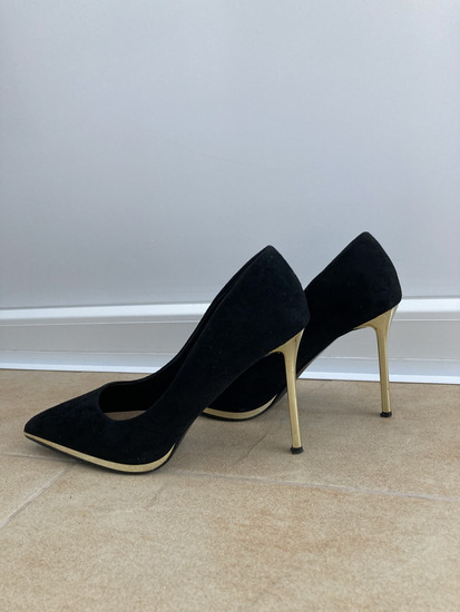 Crne stikle salonke