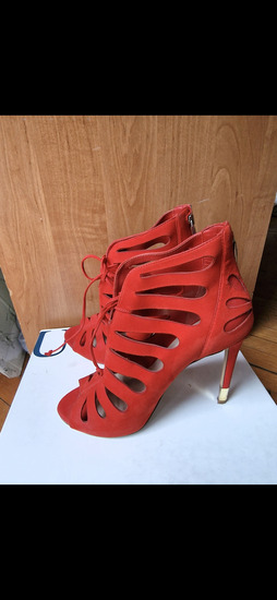 Guess crvene stikle