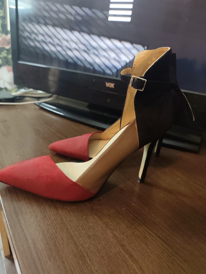 Zara trikolor kao nove