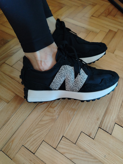New Balance 327
