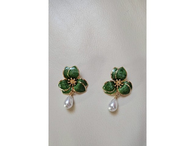Green flower glazed hibiscus teardrop nove minđuse