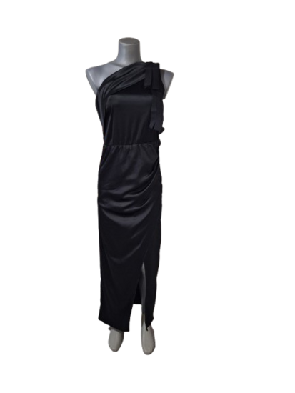 Elegantna crna satenska haljina,jedno rame