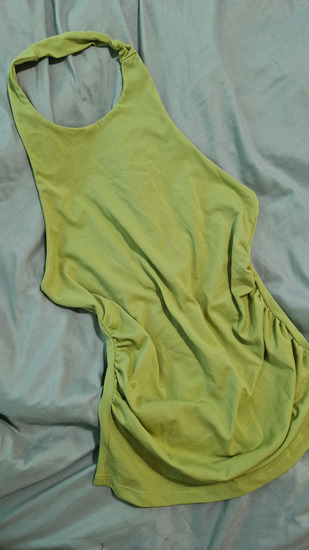 Pull&Bear top sa golim leđima
