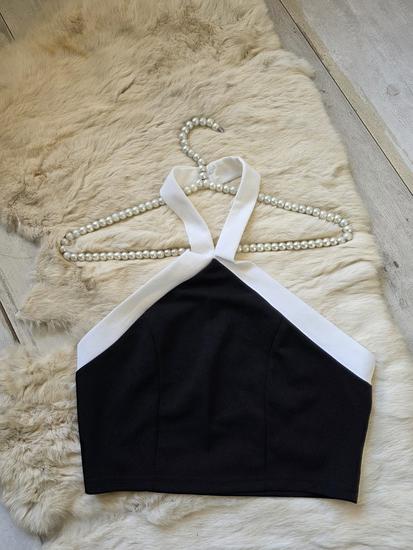 Predivan elegantni crop top s