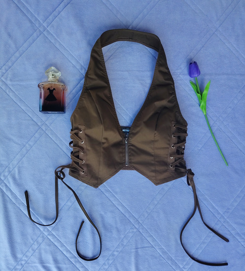 PLT nov braon halter top na pertlanje 38,M