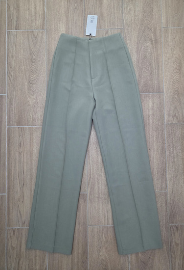 Karol poslovne maslinaste pantalone