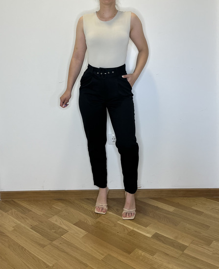 Sinsay pantalone sa kaišem