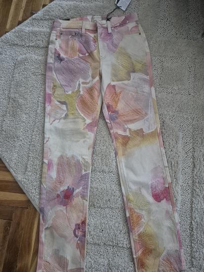 Guess pantalone rasprodaja na 1800