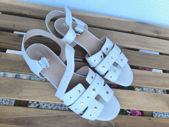 Ravne sandale Geox