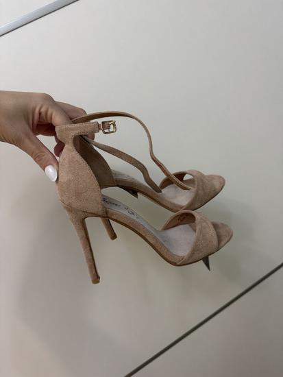Nove sandale na štiklu