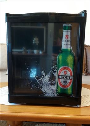 Mini frižider/vitrina Becks