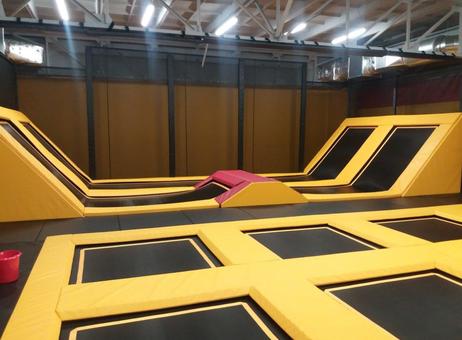 Cheer Amusement Europe Затворени Трамполињски Парк и Игралиште Комплетан Трампони Центар и Дечје Игралиште (636 м²) – Укључујући Превоз и Инсталацију