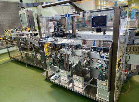 Marchesini MA100 - Машина са наизменичним кретањем за стандардне флаконе и флаконе са офталмолошким чепом