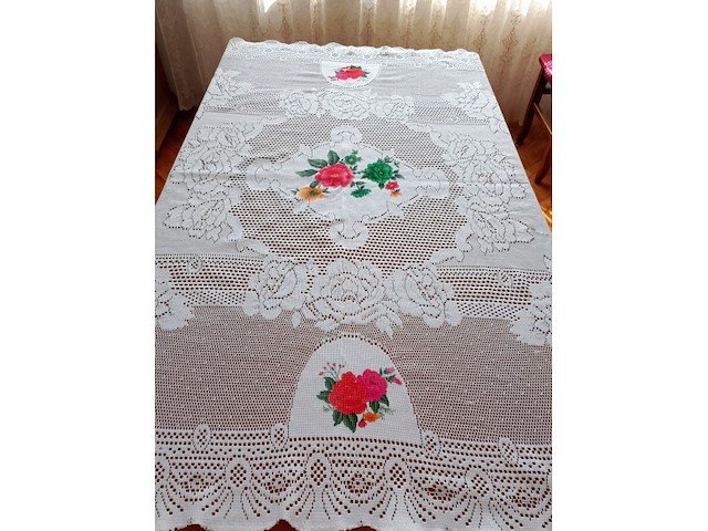 Stolnjak sa ružama 140x165