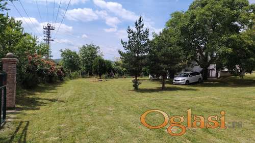 Uređeno imanje 3.000 m² na putu za manastir Krušedol