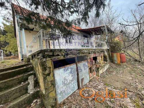 Vikend kuća sa jako lepim pogledom