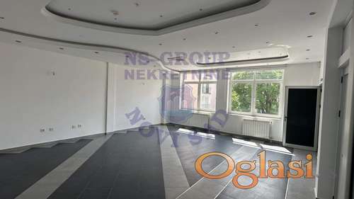 Izdaje se prostran i svetao kancelarijski prostor površine 250m²