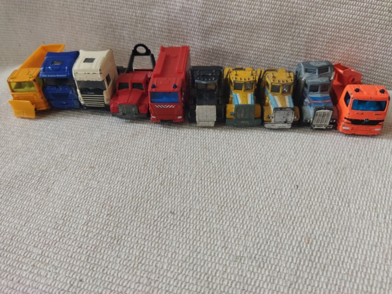 Lot od 10 kamiona, matchbox, siku,...