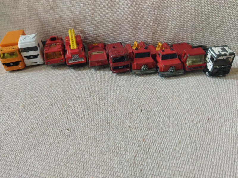 Lot od 10 kamiona, matchbox, siku,...