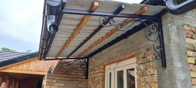 NADSTREŠNICE