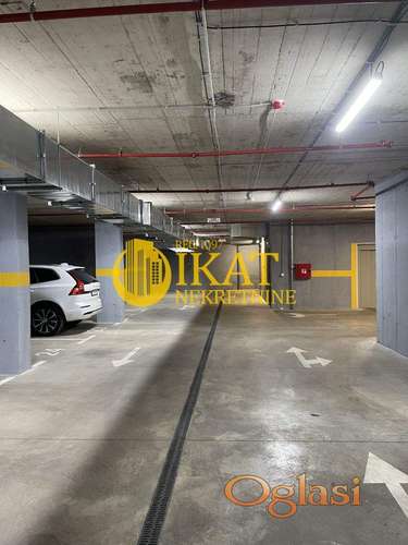 Vračar, Crveni krst garažno mesto 13m2 ID#5166