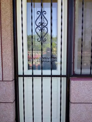 ZAŠTITNE REŠETKE ZA VRATA - MODEL 1