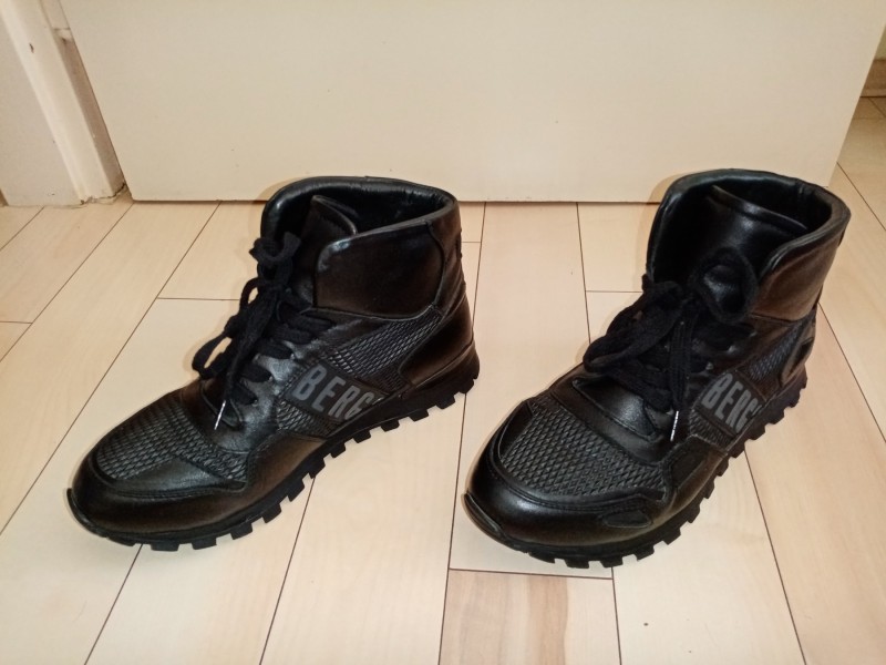 DIRK BIKKEMBERGS vrhunske muske kozne patike 41
