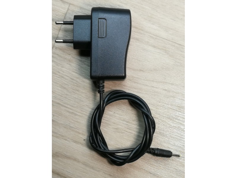Adapter XHY050200LU 5V --- 2A