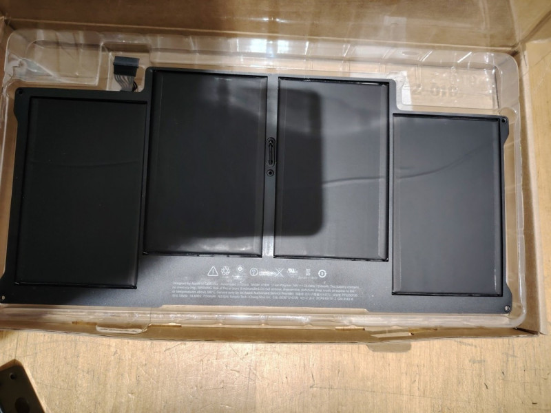 Original Apple Baterija A1496 za MacBook Air 13"