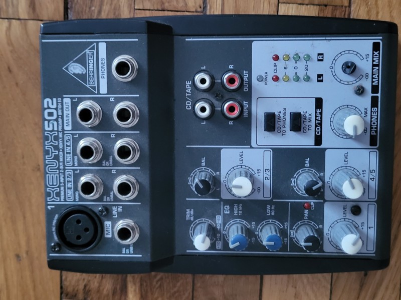 Behringer Xenyx 502 mikseta