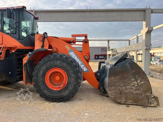 Utovarivač na točkovima
DOOSAN DL 550-3