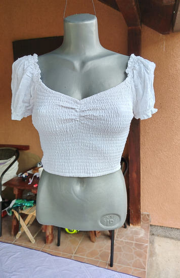 HOLLISTER žabice beli krop top S/M