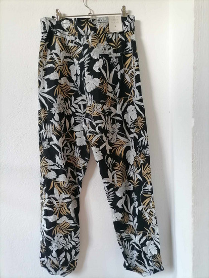zenske pantalone nove sa etiketom chicoree