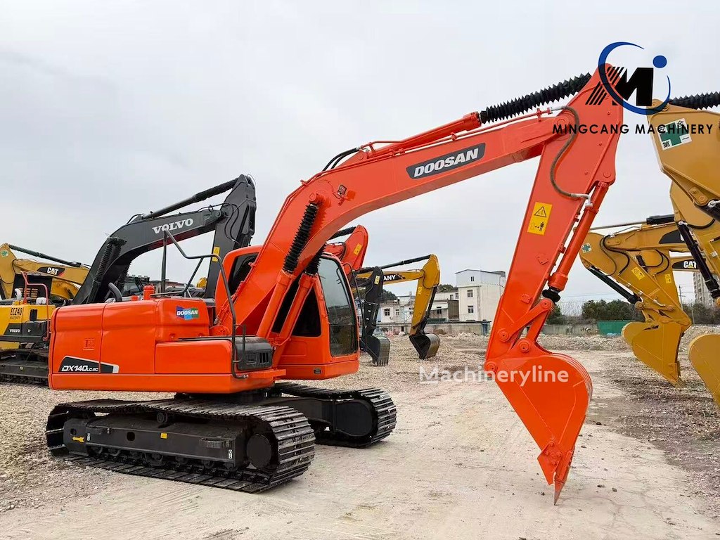 Doosan DX140 bager guseničar