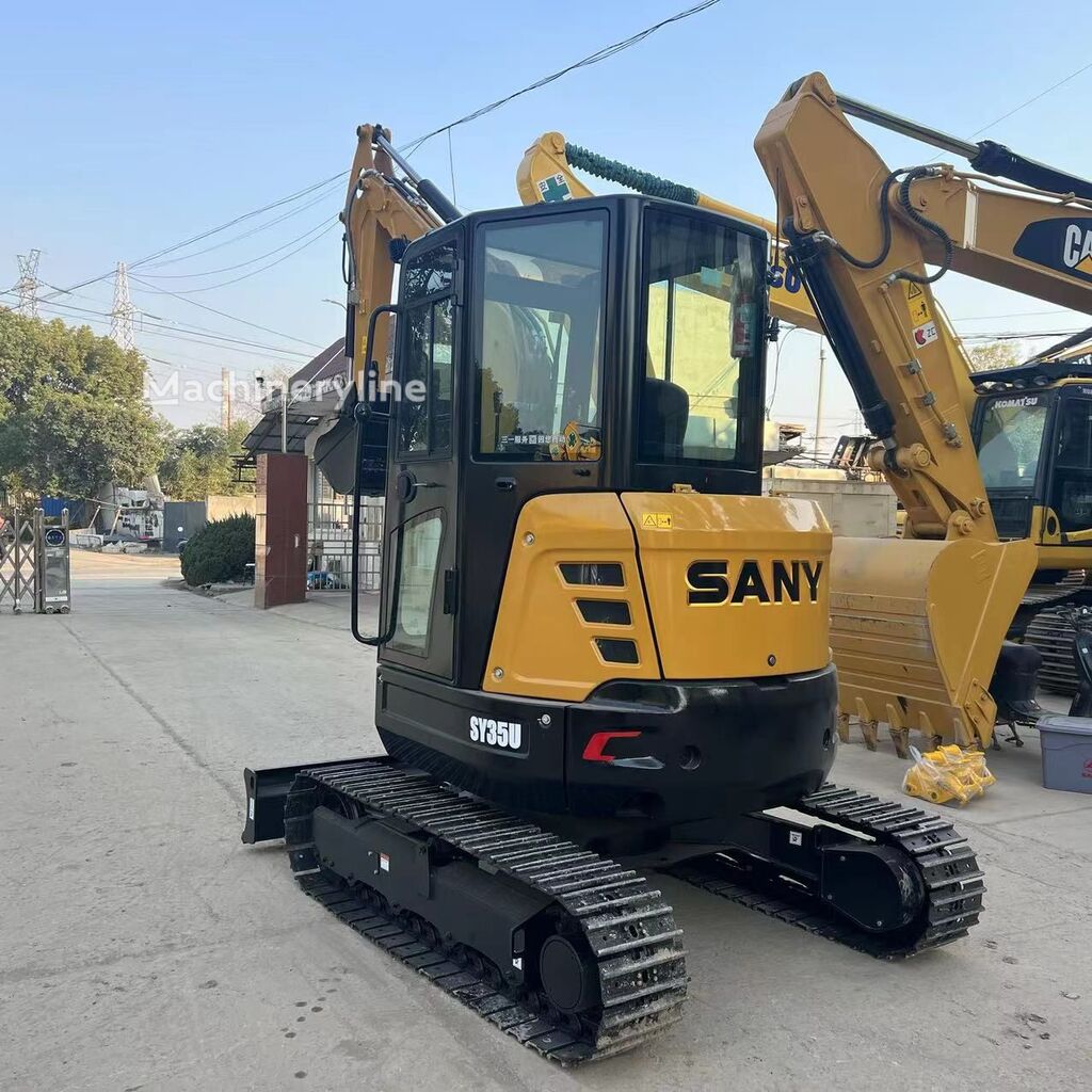 Novi Sany 35u mini bager