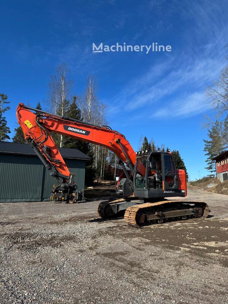 Doosan DX235 bager guseničar