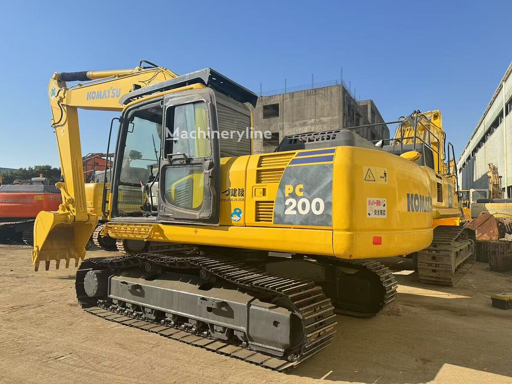 Komatsu PC200-8 bager guseničar
