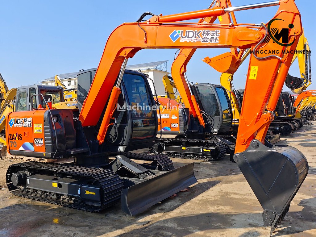 Hitachi ZX70 midi bager