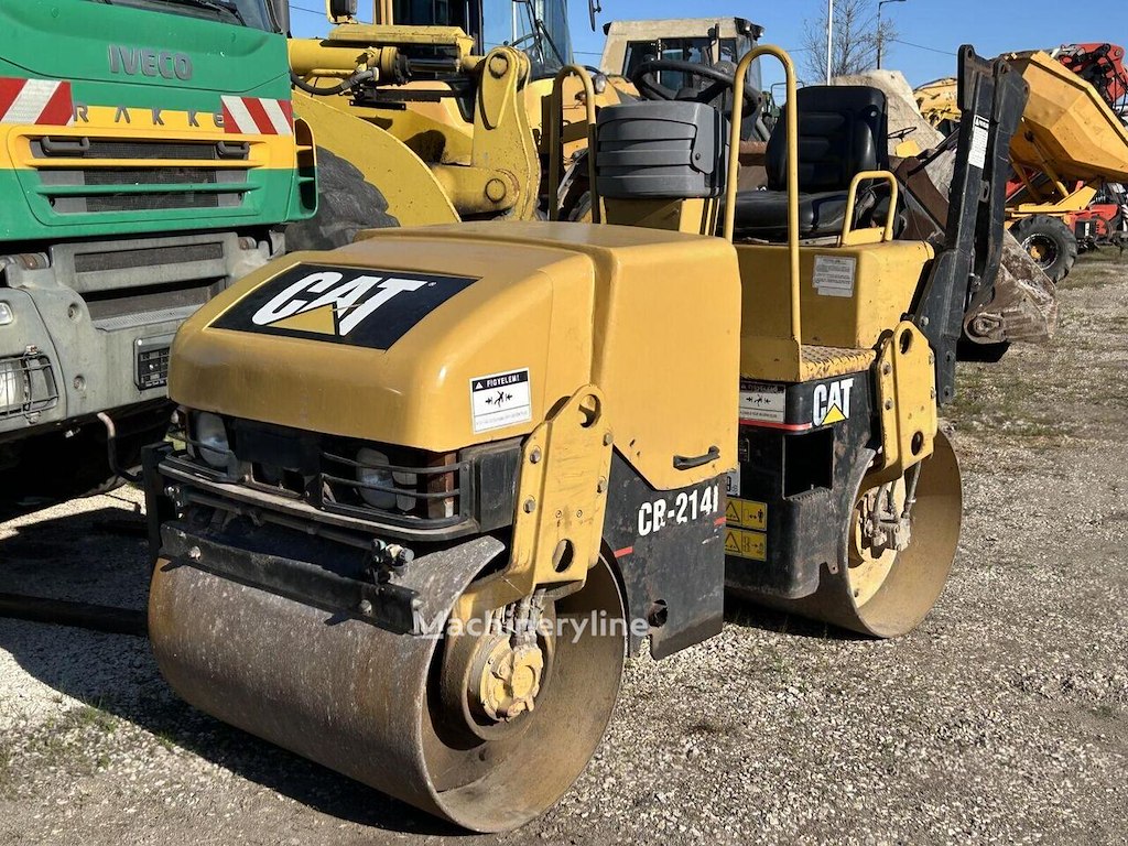 Caterpillar CB-214E mali valjak