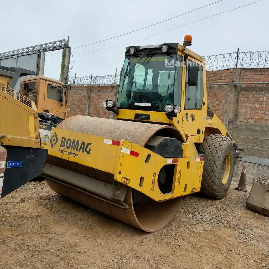 BOMAG BW211D-40 kompaktor s jednim valjkom