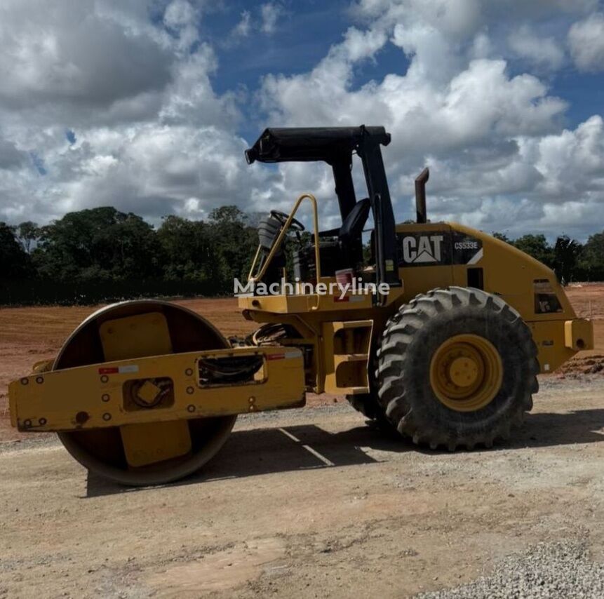 Novi Caterpillar CS533E kompaktor s jednim valjkom