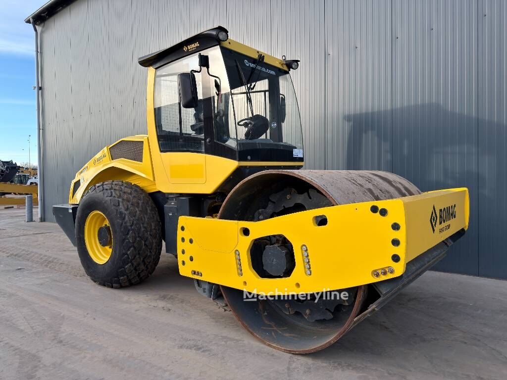 BOMAG BW213D-5 kompaktor s jednim valjkom