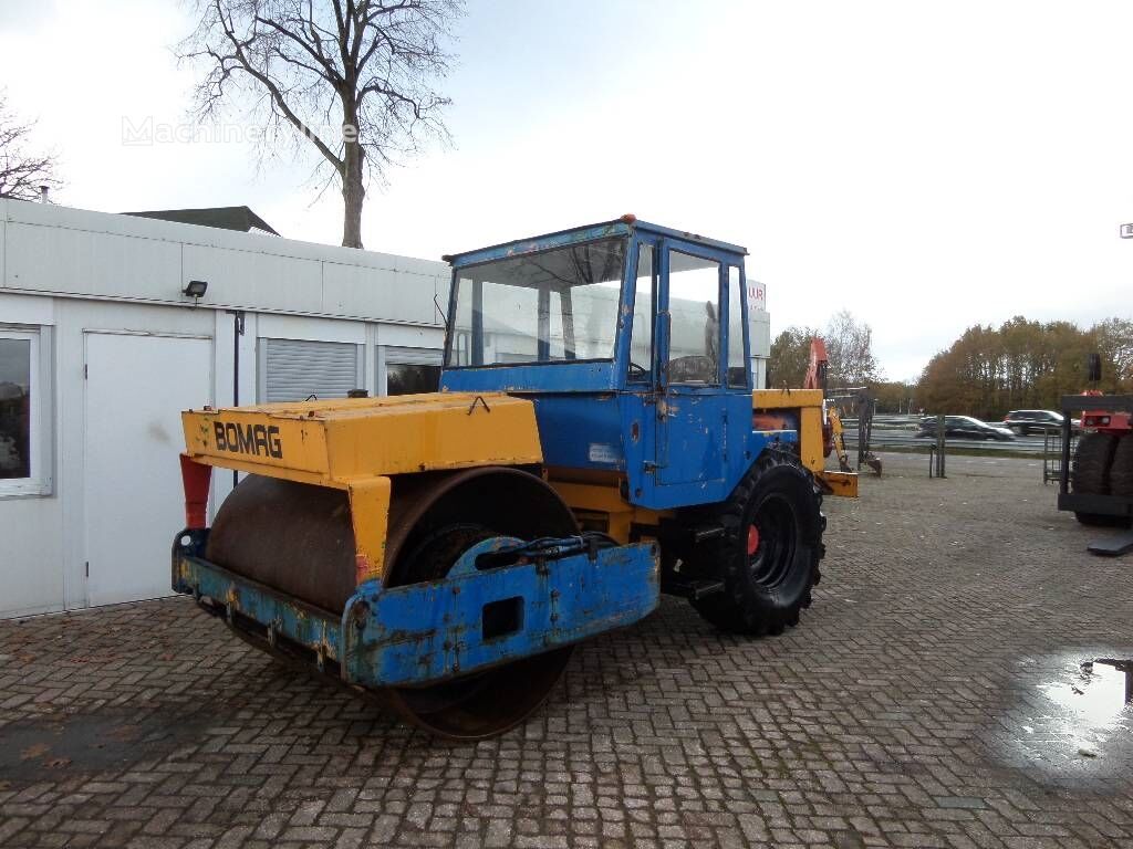 BOMAG 10 ton kompaktor s jednim valjkom