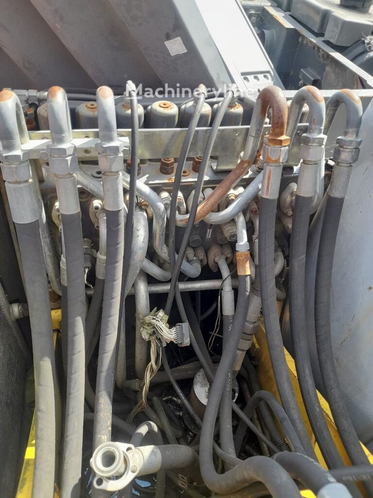 MH PLUS 2-6556336 hidraulični razvodnik za New Holland MH PLUS bagera