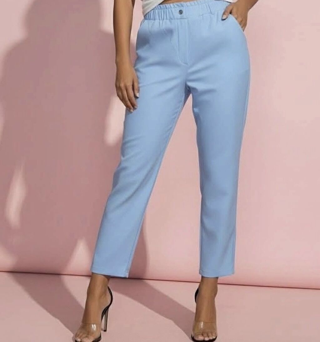 Pantalone cigaret sa lastizem u struku. Boje:svetlo plava