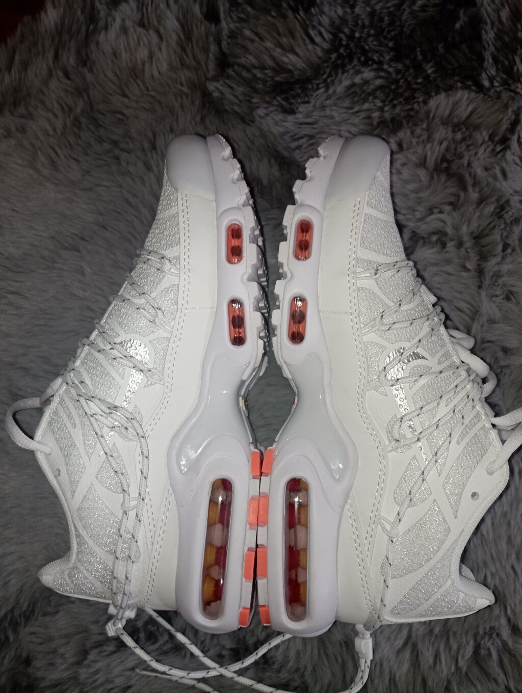 Nike Air Max Plus (Tn) patike – bele sa narandžastim Air jedinicama -
