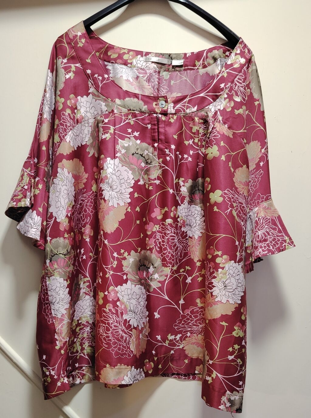 Tuniska bluzica sa cvetnim printom - Model: široka tunika/bluza