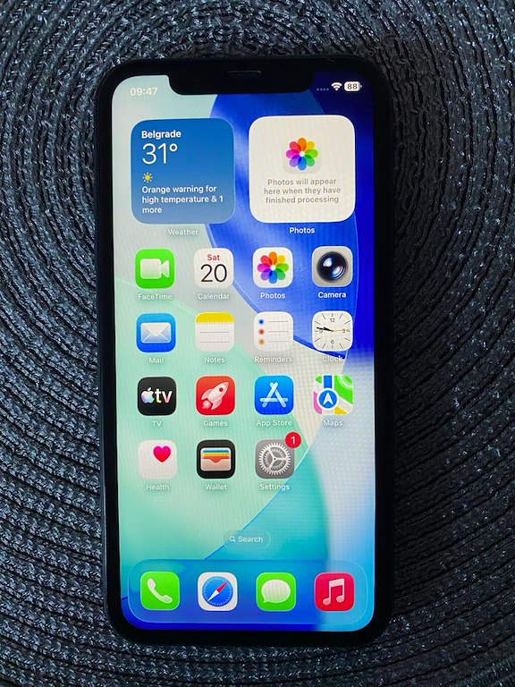 IPhone 11 korišćen (u odličnom stanju) Sim Free iCloud Free Battery