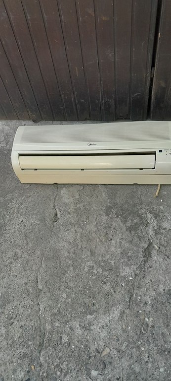 Midea klimaspoljna jedinica ispravna garancija unutrasnja kaplje