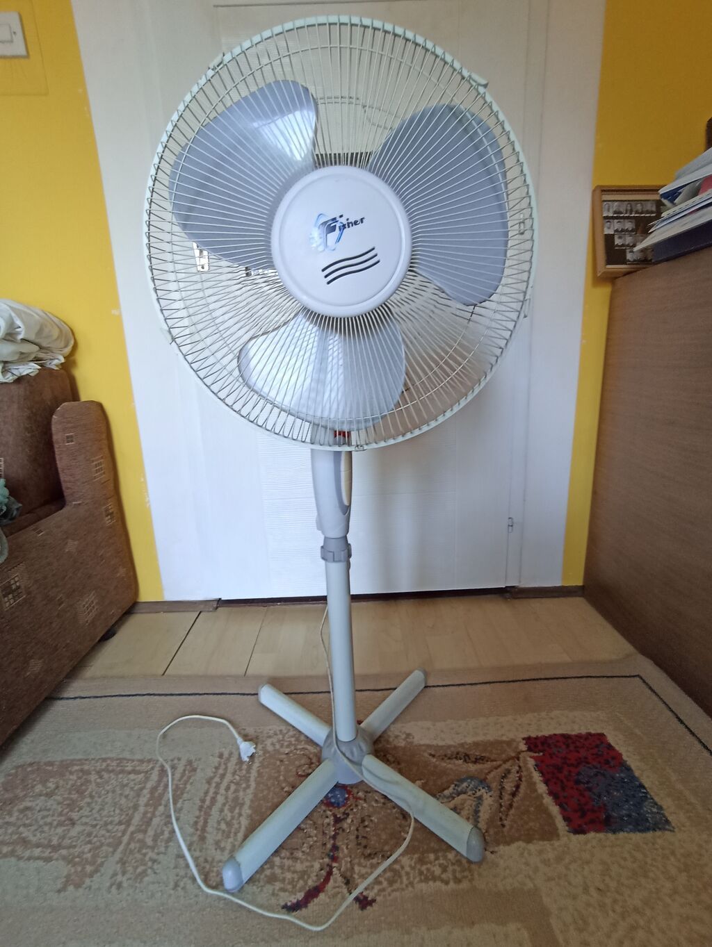 U odličnom stanju,malo korišćen, preuzimanje lično, cena 1500 dinara